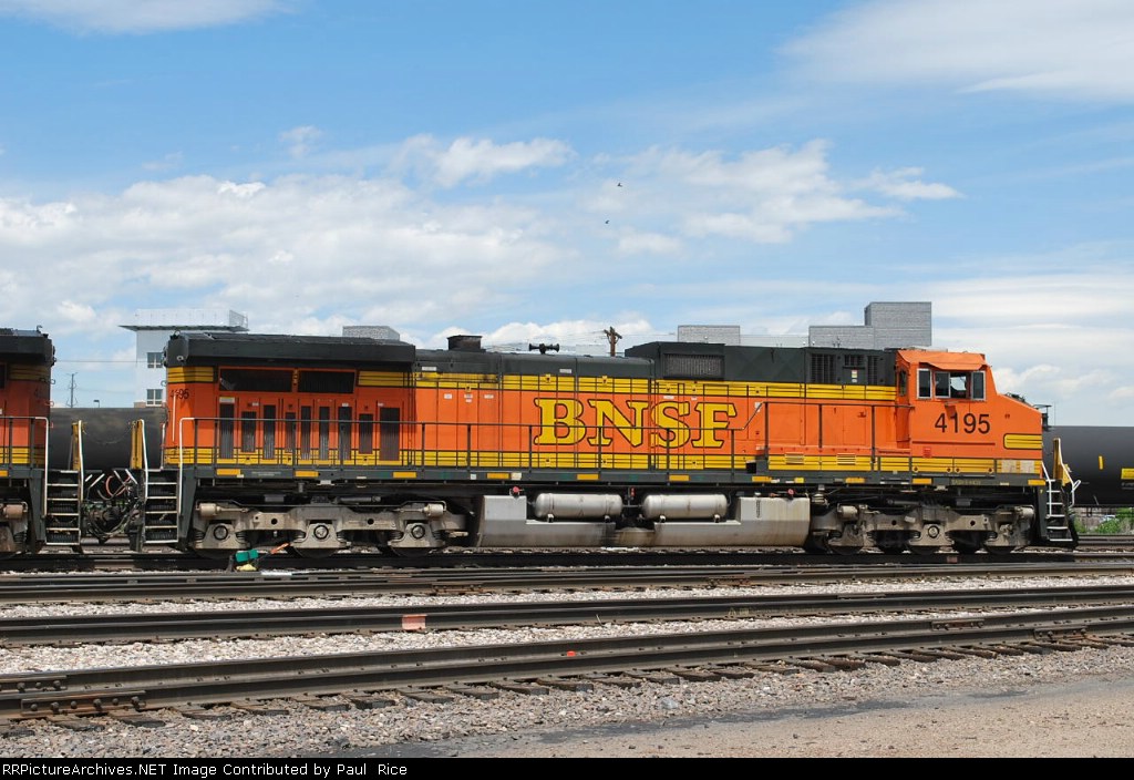 BNSF 4195